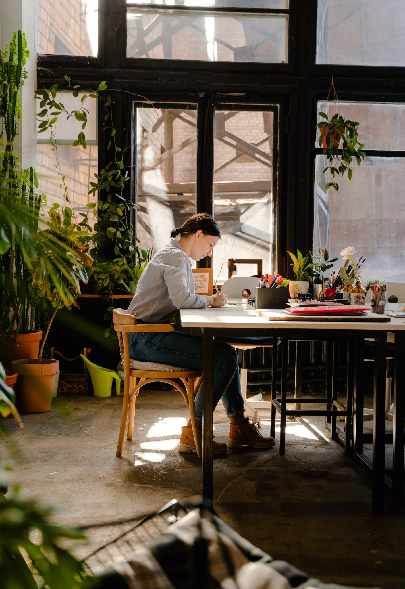 Remote Work Across Time Zones: Benefits & Best Practices